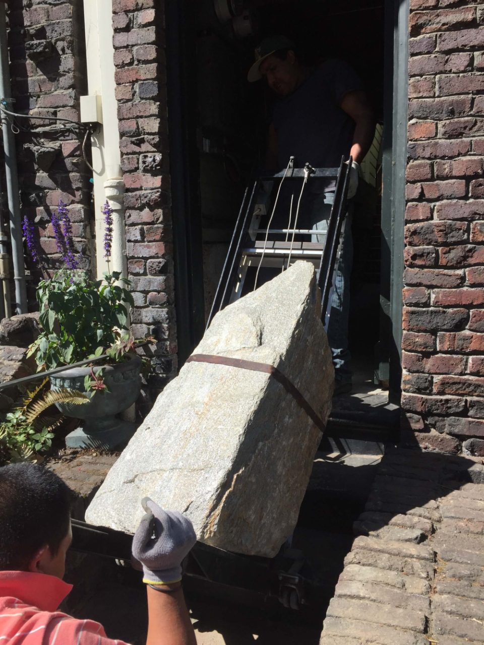 Choosing the Right Type of Landscaping Rocks for Your Garden